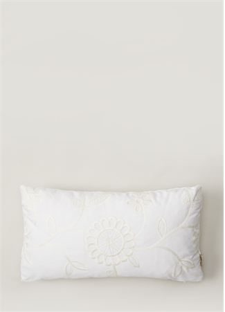 Beymen Home Beyaz Çiçek Desen Nakışlı 30x50 cm Yastık Beymen Home Beyaz Çiçek Desen Nakışlı 30x50 cm Yastık