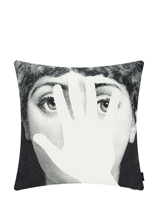 Fornasetti Mano Siyah Beyaz Baskılı Dekoratif Yastık Fornasetti Mano Siyah Beyaz Baskılı Dekoratif Yastık
