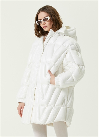Valentino Kadın Beyaz Kapüşonlu Logo Kapitoneli Puff Mont 42 It Valentino Kadın Beyaz Kapüşonlu Logo Kapitoneli Puff Mont 42 It