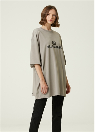Balenciaga Kadın Oversize Gri Logolu Yıpratmalı T-shirt S EU Balenciaga Kadın Oversize Gri Logolu Yıpratmalı T-shirt S EU