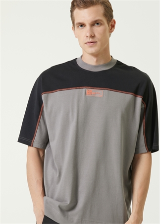 Urban Theory Colorblocked Dekoratif Dikişli T-shirt Gri S EU Urban Theory Colorblocked Dekoratif Dikişli T-shirt Gri S EU