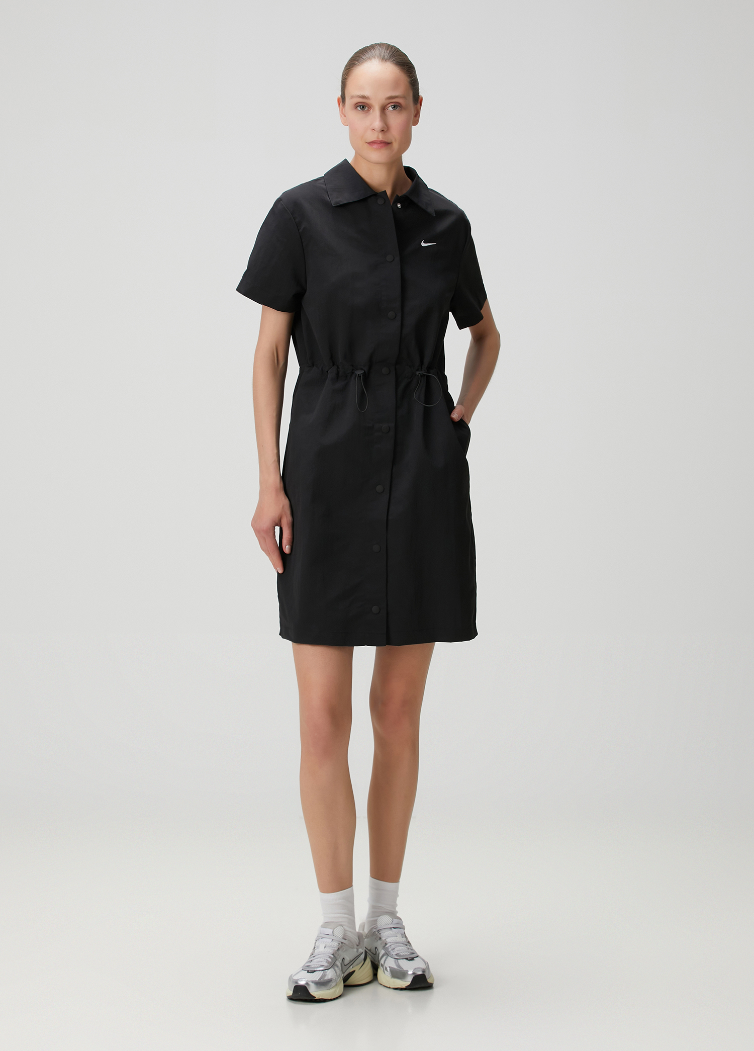 Nike Siyah-Gümüş Kadın Everything Wovens Siyah Elbise 1731660 | Beymen