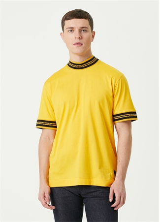 Fendi Erkek Sarı Yakası Logo Şeritli T-shirt L EU Fendi Erkek Sarı Yakası Logo Şeritli T-shirt L EU