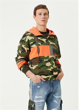 Dolce&Gabbana Erkek Haki Kapüşonlu Kamuflaj Desenli Sweatshirt 46 IT Dolce&Gabbana Erkek Haki Kapüşonlu Kamuflaj Desenli Sweatshirt 46 IT