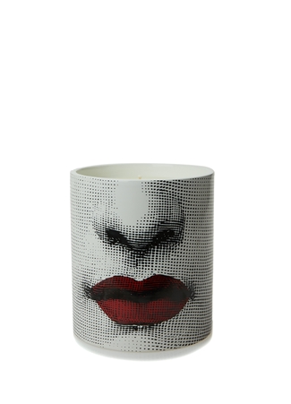 Fornasetti Bacio 1900 gr Kokulu Porselen Mum Beyaz Fornasetti Bacio 1900 gr Kokulu Porselen Mum Beyaz