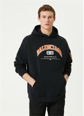 Balenciaga Erkek Siyah Kapüşonlu Logolu Sweatshirt Turuncu 2 US Balenciaga Erkek Siyah Kapüşonlu Logolu Sweatshirt Turuncu 2 US