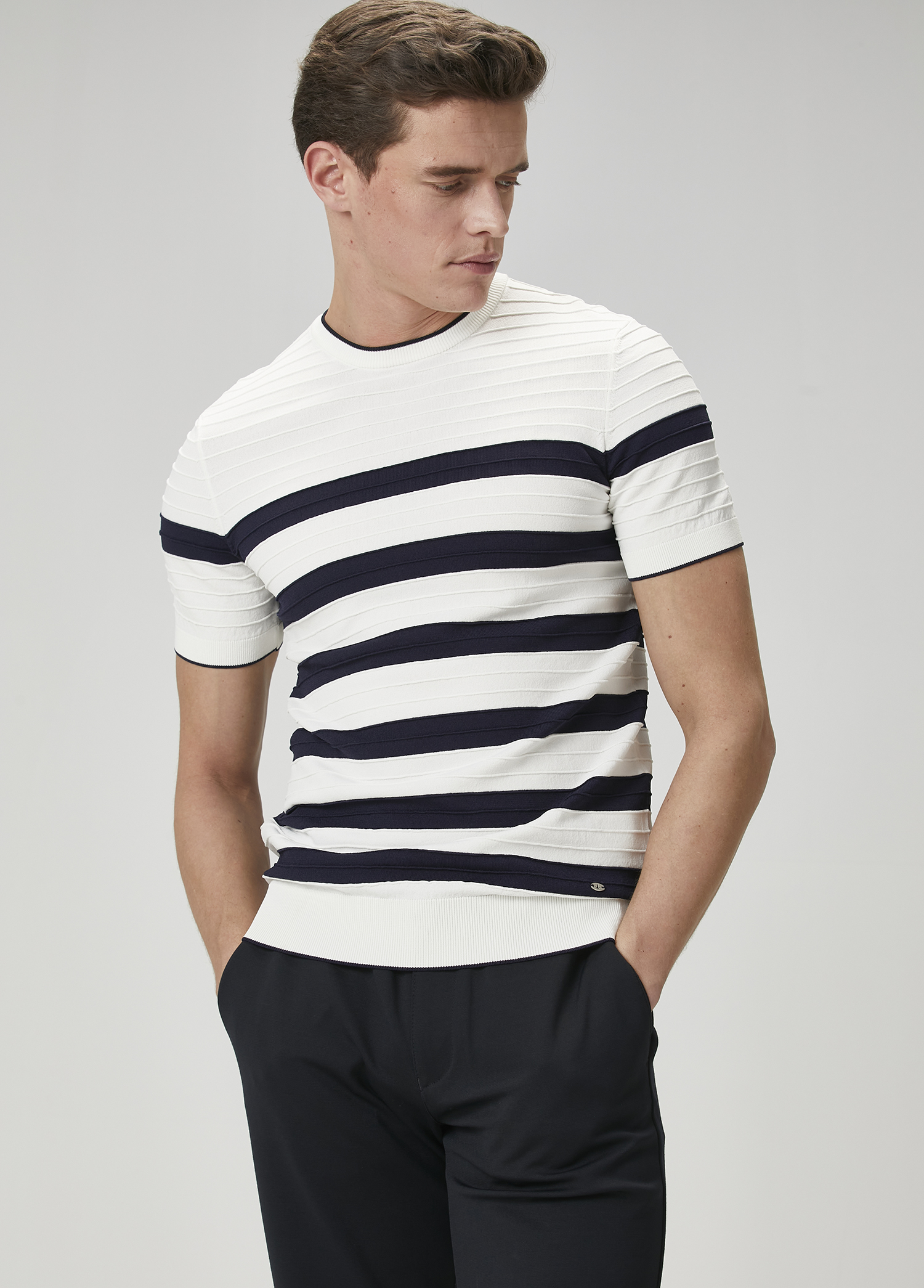 Beymen Club Navy blue Men Navy Blue Colorblocked Short Sleeve Sweater ...