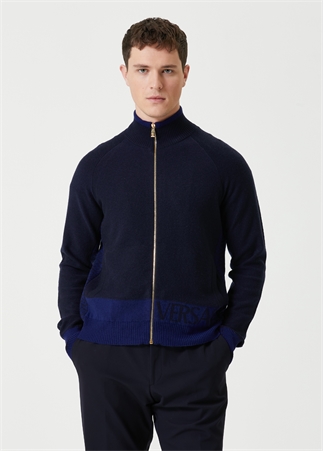 Versace Erkek Lacivert Logo Jakarlı Yün Triko Hırka 48 IT Versace Erkek Lacivert Logo Jakarlı Yün Triko Hırka 48 IT