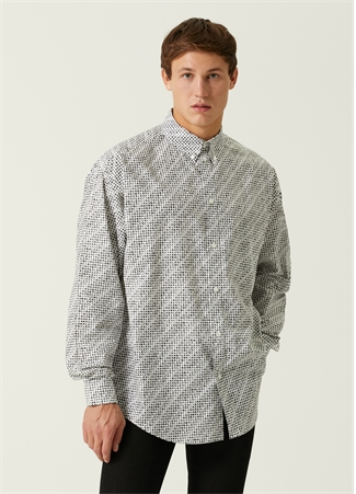 Balenciaga Erkek Large Fit Beyaz Logo Desenli Gömlek 39 IT Balenciaga Erkek Large Fit Beyaz Logo Desenli Gömlek 39 IT