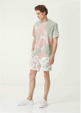 Bassigue Erkek Beyaz Yeşil Batik Desenli Şort Kahverengi XL EU Bassigue Erkek Beyaz Yeşil Batik Desenli Şort Kahverengi XL EU