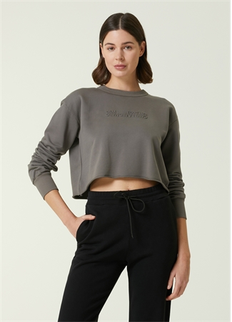 Camilla and Marc Kadın Gri Bisiklet Yaka Logolu Crop Sweatshirt 8 US Camilla and Marc Kadın Gri Bisiklet Yaka Logolu Crop Sweatshirt 8 US