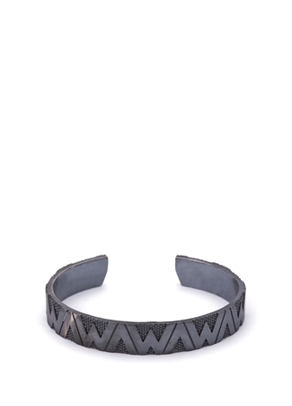 AW by Atolyewolf Erkek Siyah Logo Desenli Gümüş Rengi Bileklik EU AW by Atolyewolf Erkek Siyah Logo Desenli Gümüş Rengi Bileklik EU