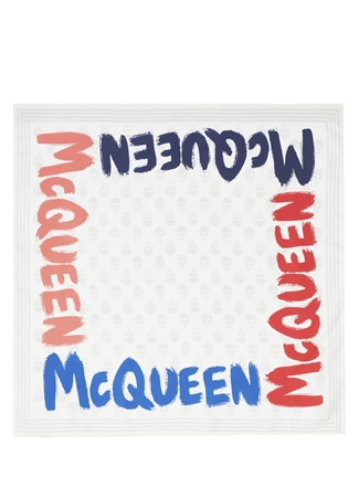Alexander McQueen Kadın Beyaz Logo Desenli İpek Şal EU Alexander McQueen Kadın Beyaz Logo Desenli İpek Şal EU