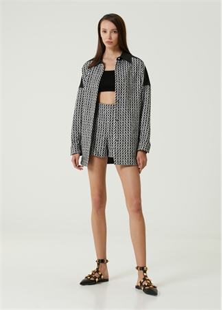 Valentino Kadın Oversize Siyah Beyaz Logolu Ceket 42 IT Valentino Kadın Oversize Siyah Beyaz Logolu Ceket 42 IT