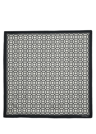 Salvatore Ferragamo Kadın Siyah Desenli 90x90 cm İpek Eşarp EU