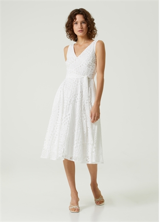 Beymen Club Kadın Beyaz V Yaka Puantiyeli Midi Elbise 34