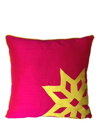 Atölye11 Pembe Yıldız Motifli Dekoratif İpek Yastık Çok Renkli