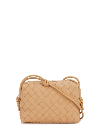 Bottega Veneta Kadın Loop Bej Deri Omuz Çantası EU Bottega Veneta Kadın Loop Bej Deri Omuz Çantası EU