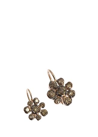 Nilgün Ata Kadın Çiçek Formlu Altın Rengi Küpe EU